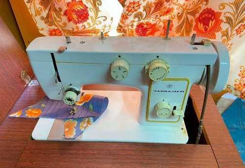 Швейная машина Чайка 142м