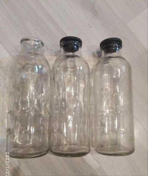 Три стеклянных мерных бутылки по 250 мл. со шкалой