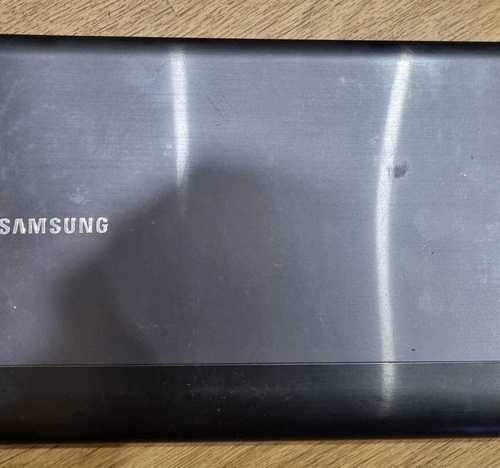 Корпус, петли, шлейф матрицы на ноут Samsung NP305