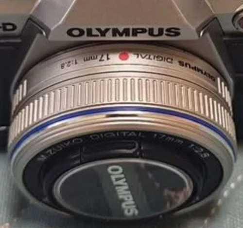 Olympus 17mm f/2.8 M.Zuiko Digital silver