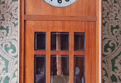 Антикварные настенные часы с четвертным боем
