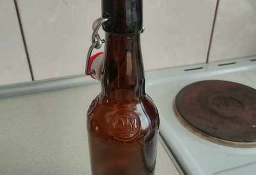 Стеклянный бутыль с крышкой 0.5 л