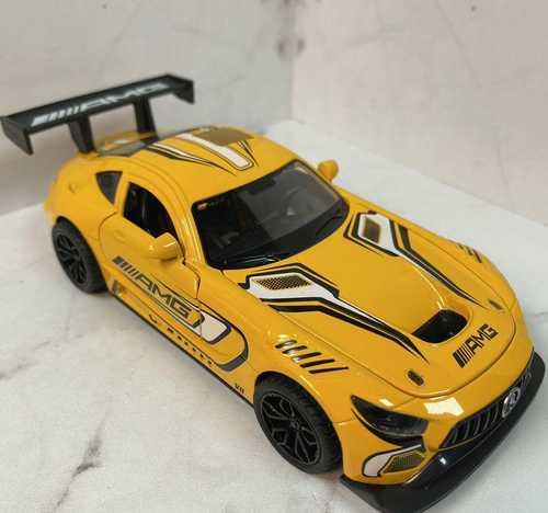 Модель машины Mercedes-Benz AMG Желтая 1:24