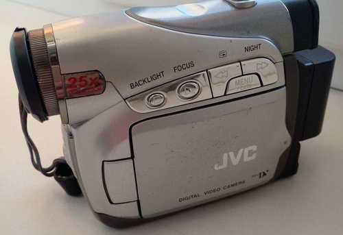 Продаю видеокамеру JVC