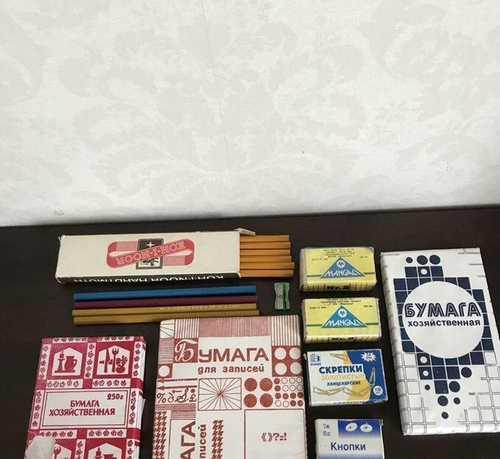 Карандаши кохинор СССР в коробке, кнопки, бумага