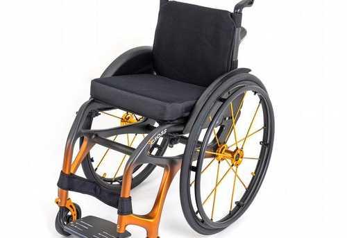 Лёгкая инвалидная коляска из карбона iCross active