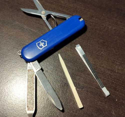 Нож Victorinox 58 mm classic SD 0.6223.G