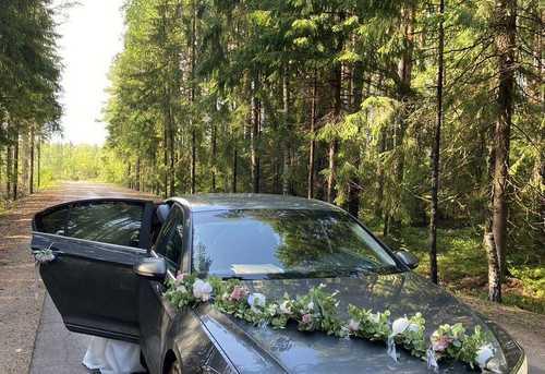 Свадебное украшение на машину