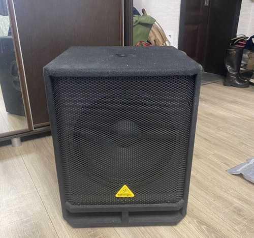 Сабвуфер behringer VQ1500 D