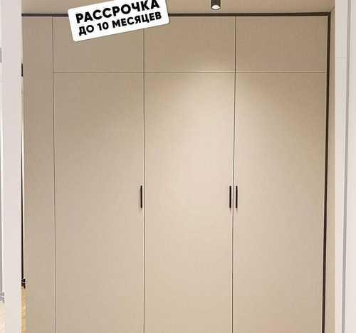 Шкаф встроенный в прихожую в современном стиле