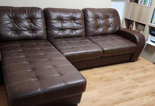 Раскладной кожаный диван с атаманкой и хранением