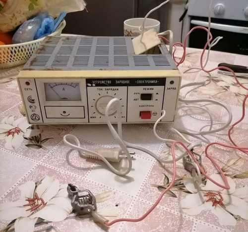 Зарядник на авто