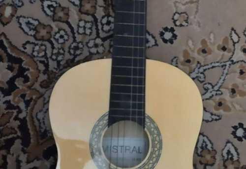 Классическая гитара mistral