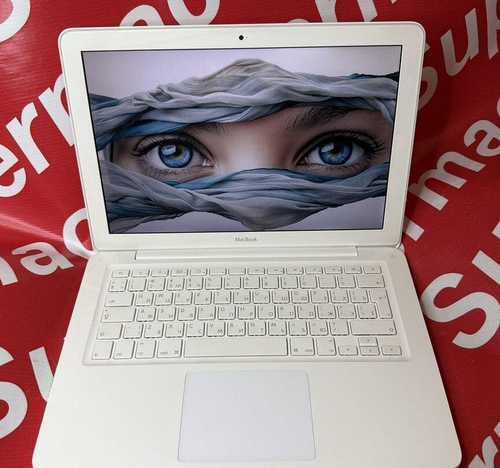 Apple macbook 13 2010 отличная батарея