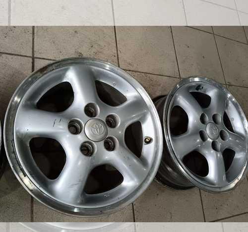 Пара оригинальных дисков Toyota R14 5x100 6J ET45