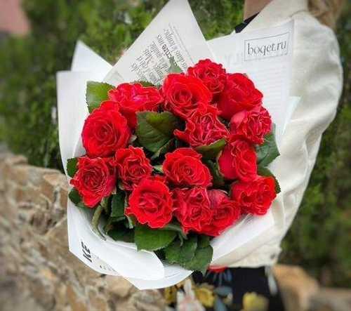 Живые цветы: роза красная, свежие цветы
