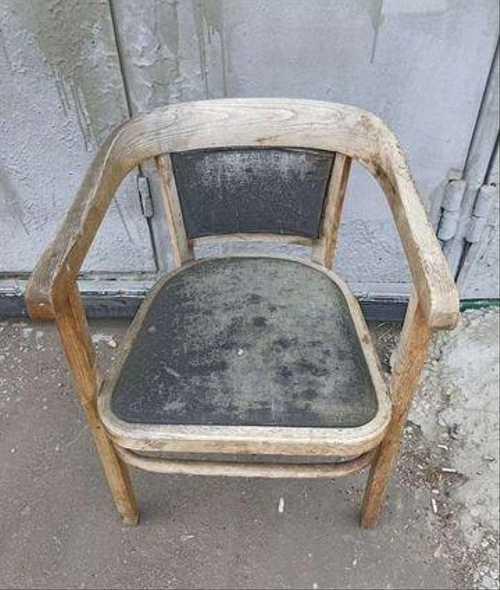 Старый стул кресло