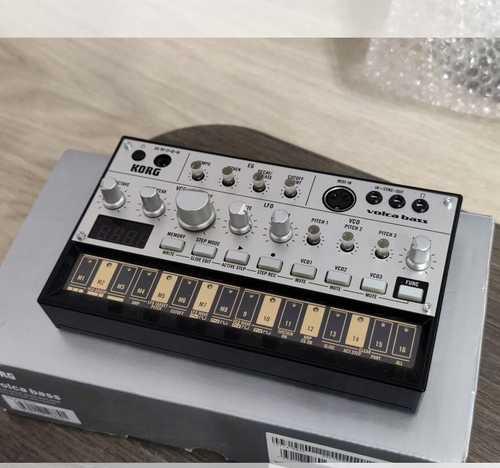 Korg Volca Bass аналоговый синтезатор