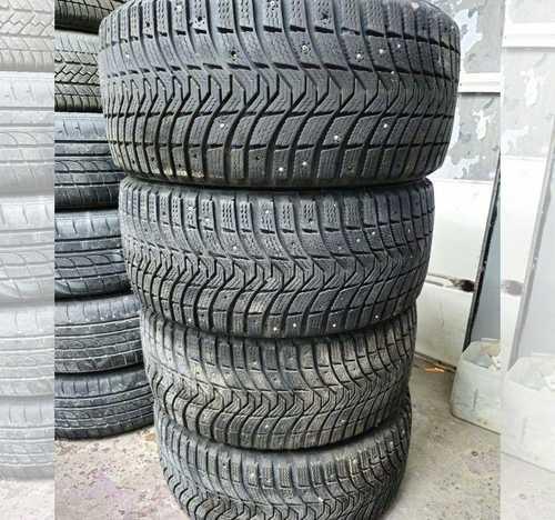 Michelin X-Ice North 3 235/35 R19