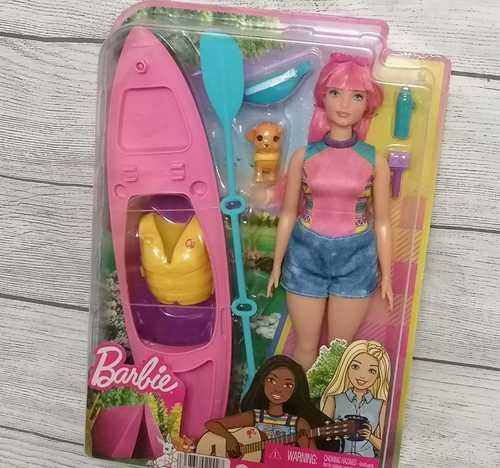 Кукла Barbie с лодкой каноэ