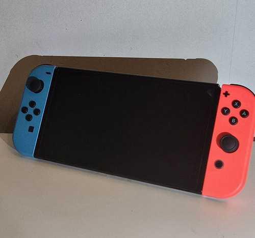 Nintendo Switch Oled   3 игры, кейс и джостик