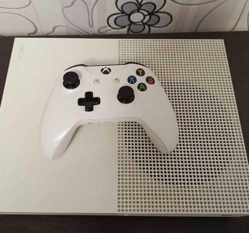 Xbox one s 1tb с играми