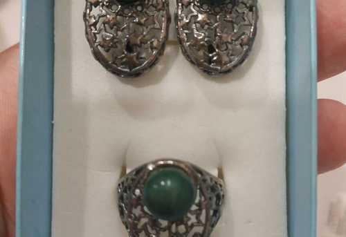 Комплект (кольцо, серьги) с малахитом