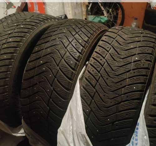 Yokohama Ice Guard IG60 215/55 R17 98T