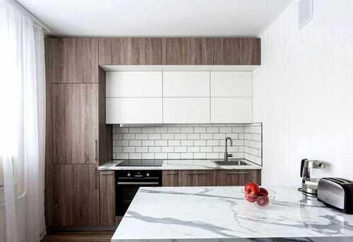 Уютный кухонный гарнитур в современном стиле