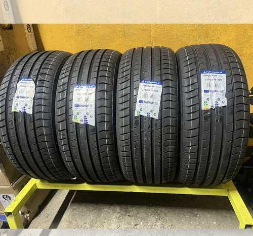 Triangle EffeXSport TH202 235/45 R19