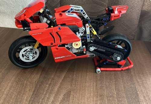 Lego Technic 42107 Ducati Panigale V4 R