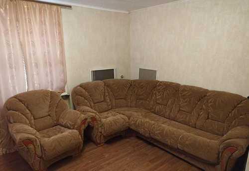 Угловой диван и 2 кресла