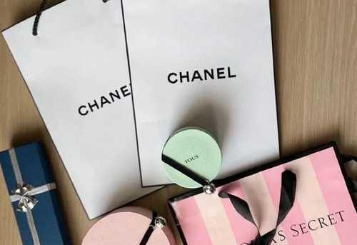 Коробка Tous, пакет Chanel