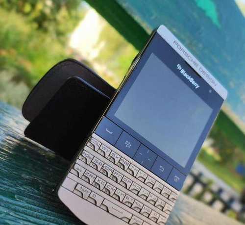 Телефон BlackBerry Porsche Design 9981