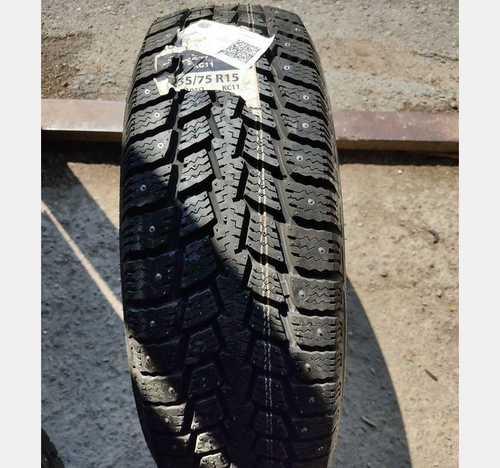 Kumho Power Grip KC11 235/75 R15C 104Q