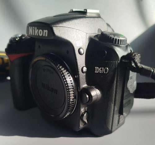 Фотоаппарат Nikon D90 и обьектив Nikon 18-105