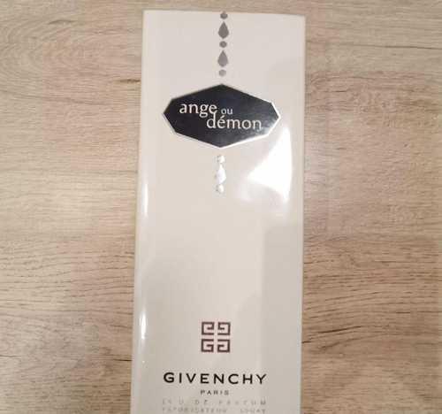 Givenchy ange ou demon