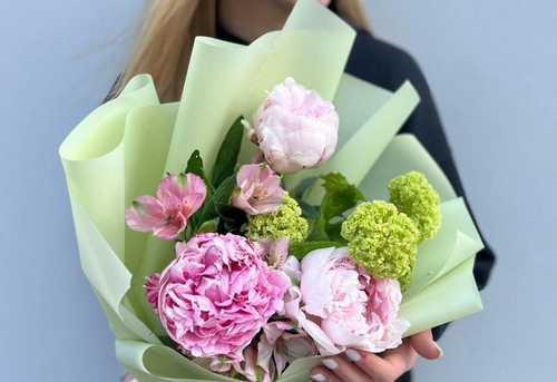 Букет цветов «Маринелли» (пионы, вибурнум)