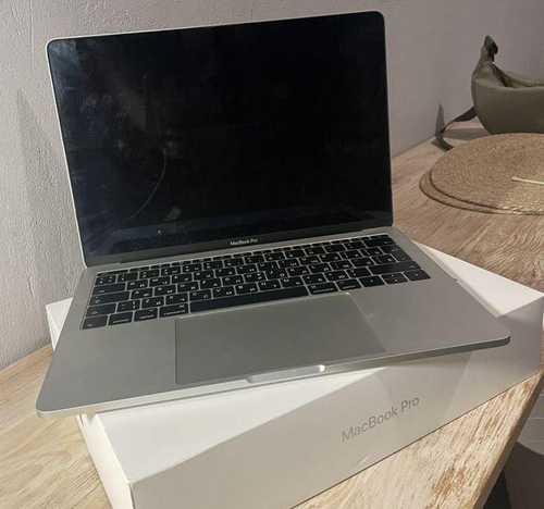 Apple macbook pro 13 dual-core i5 2017