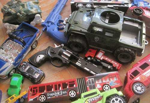 Игрушки пакетом: машинки, пистолеты, трактора