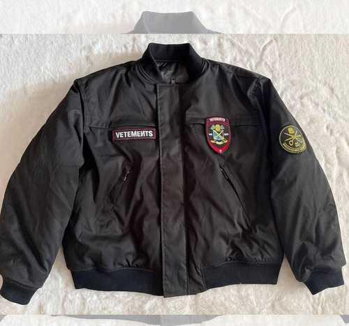 Бомбер vetements police