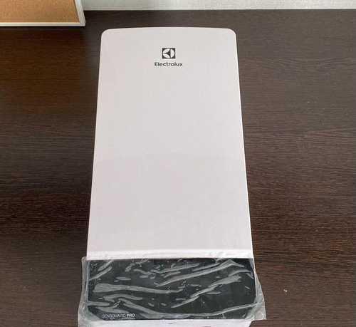 Электрический водонагреватель Electrolux NPX 12-18
