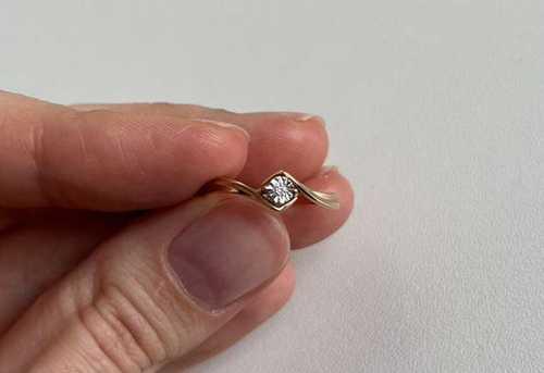 Золотое кольцо женское с бриллиантом