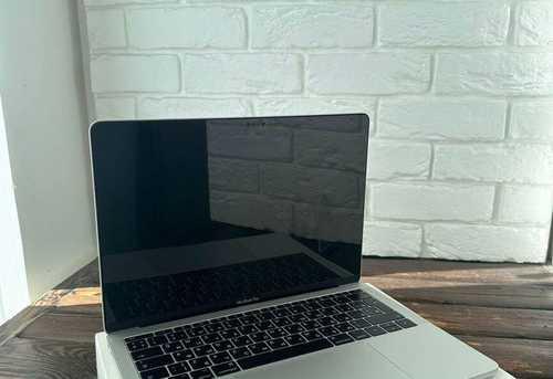 MacBook Pro 13inch 2017 i5 2.30Ghz/8/256 Silver