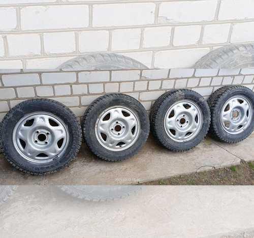 Продам зимний комплект колес
