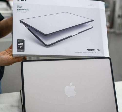 Uniq Venture Macbook Air 13" M2 2022г