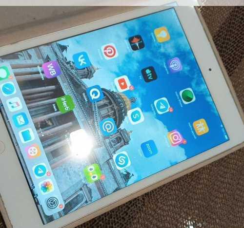 Планшет iPad mini 2