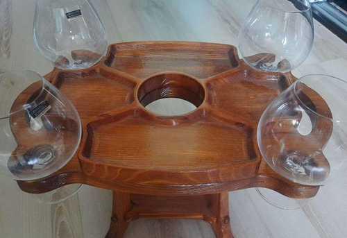 Винный столик с бокалами