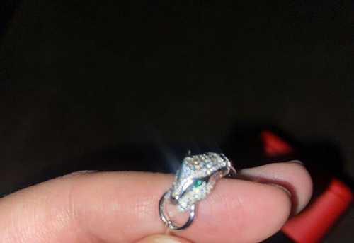 Серебряное кольцо зеленый фианит
