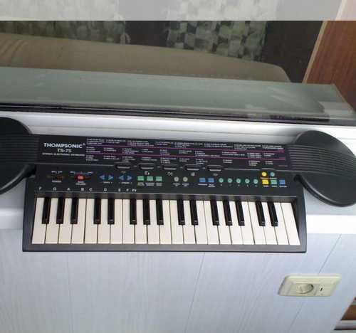 Синтезатор Thompsonic TS-75 и Yamaha PSR-77